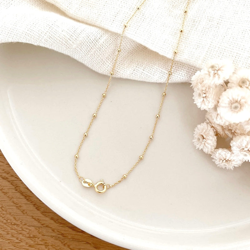 Collier "Mia" plaqué or - Petite médaille à graver & petite lettre ...